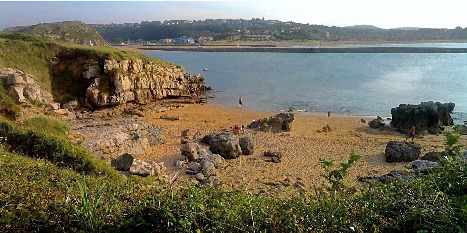 playas y paseos por la costa: CALAS DE CUCHIA EN MAREA BAJA