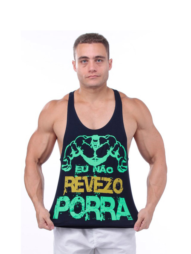 Rodrigo Peixoto posa de regata para campanha de marca fitness