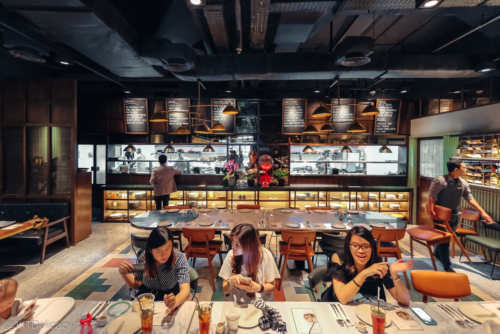 JKTDelicacy.com: Flynn Dine & Bar ~ A cozy bar and dining at Mega Kuningan