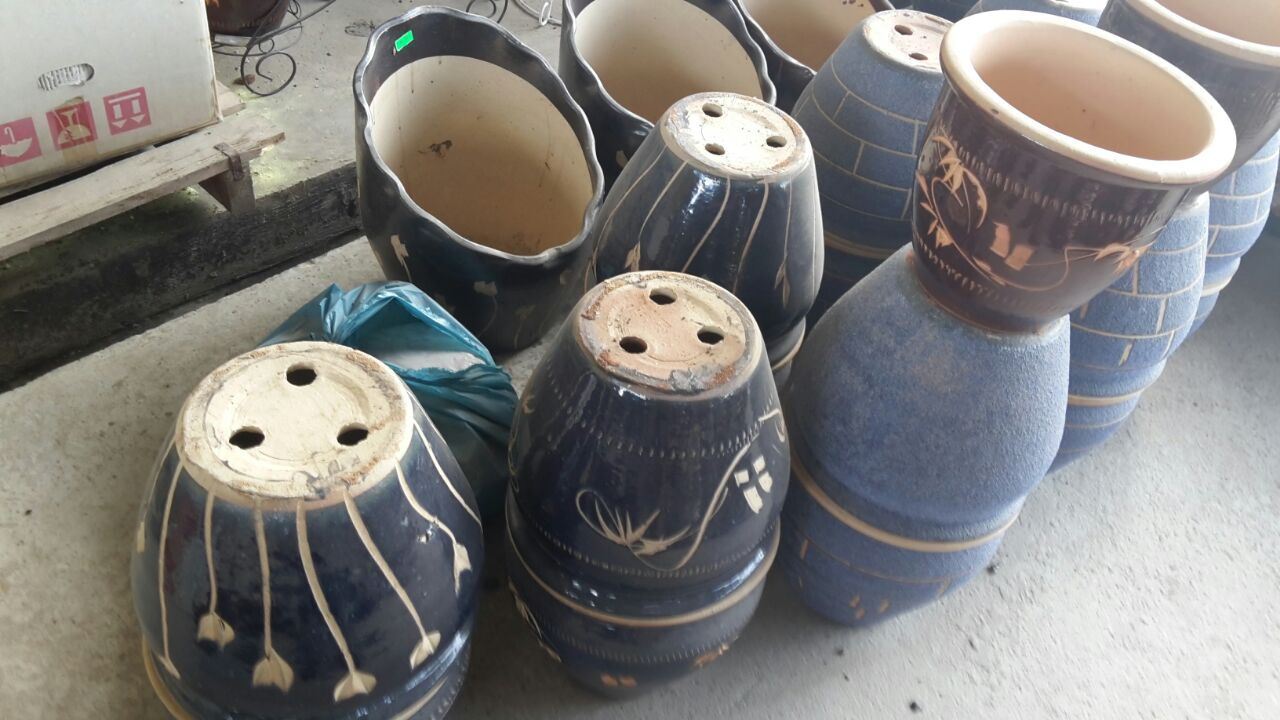 Pelbagai Bentuk Dan Corak Pasu Ceramik