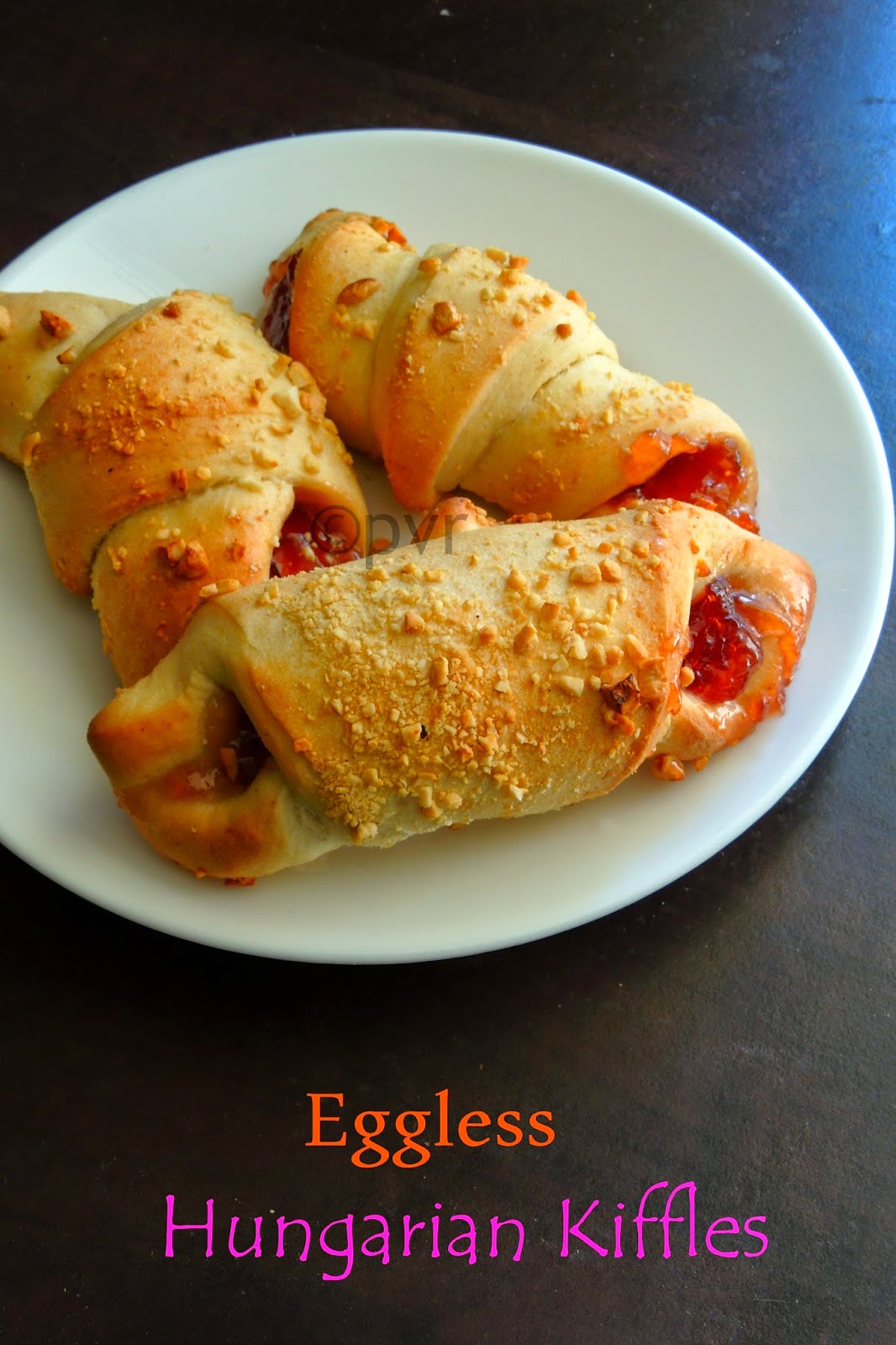 Priya's Versatile Recipes: Eggless Hungarian Kipfels/Eggless Kiffles