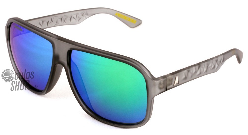 Kamila Moreira: Óculos absurda