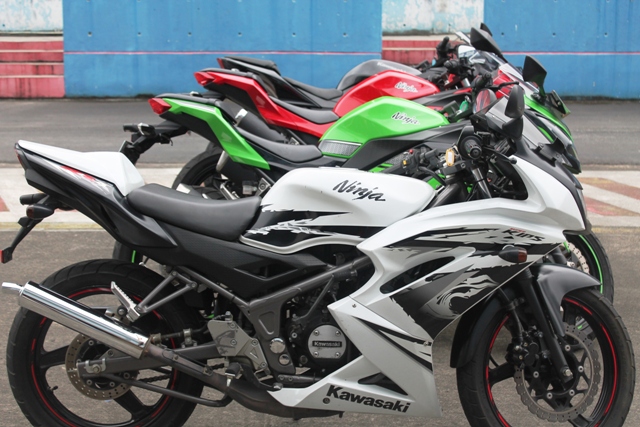 Kelebihan dan Harga Ninja 250RR Mono vs Kawasaki Ninja 150RR