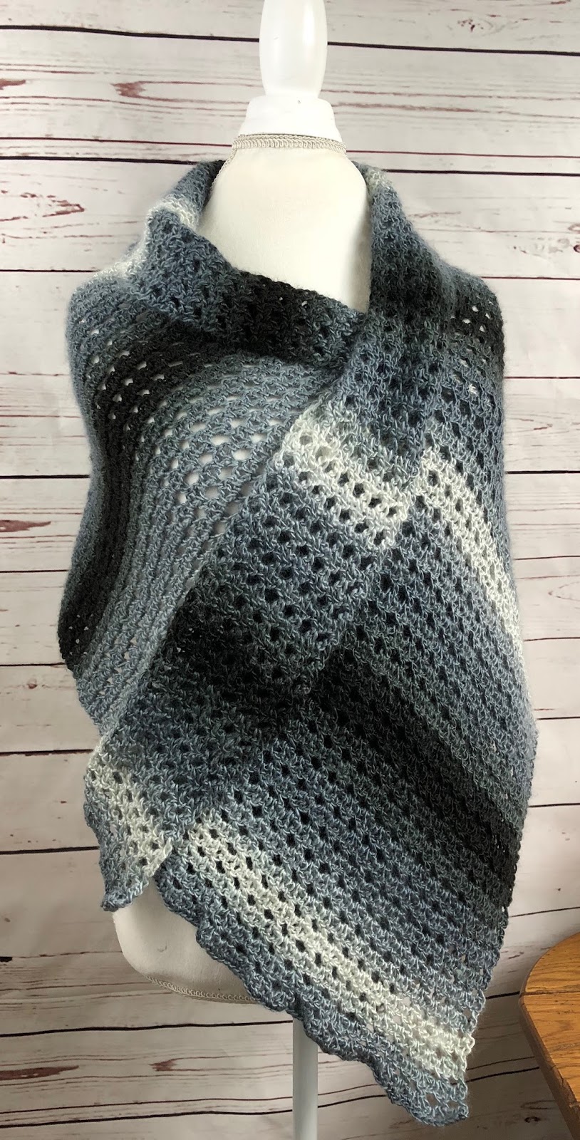 Bizzy Crochet: Sweet and Simple Shawl Pattern