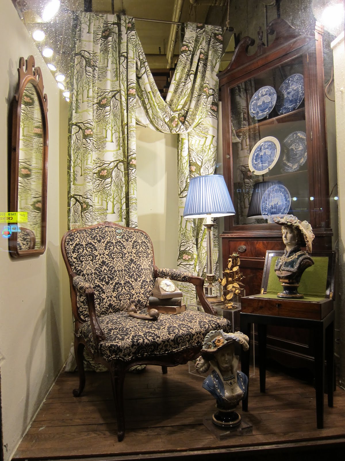 Vintage Thrift: New Auction Window: Stick with Tradition