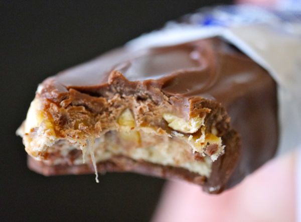 Chocolate Banquet: Mars Snickers Mixed Nuts bar with hazelnuts - Dec ...