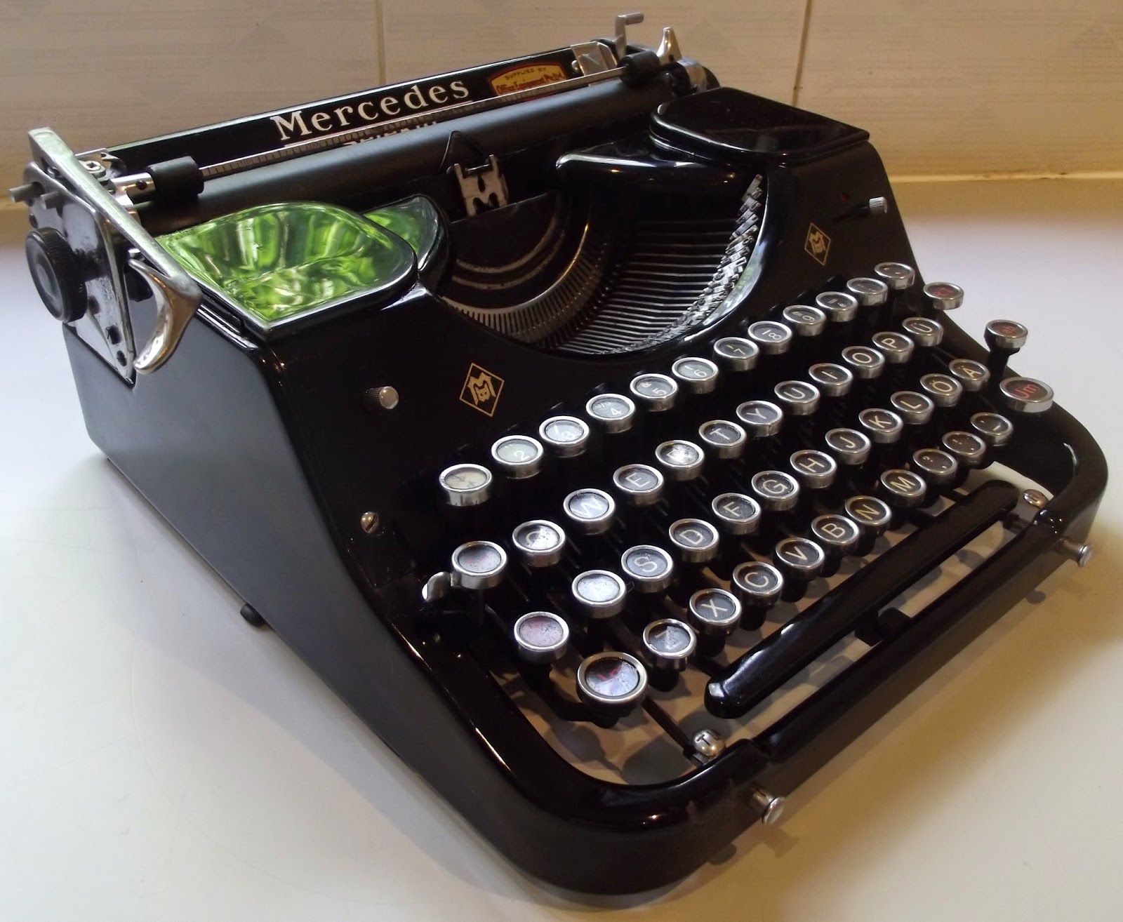 oz.Typewriter: 120 Must-Go Typewriters
