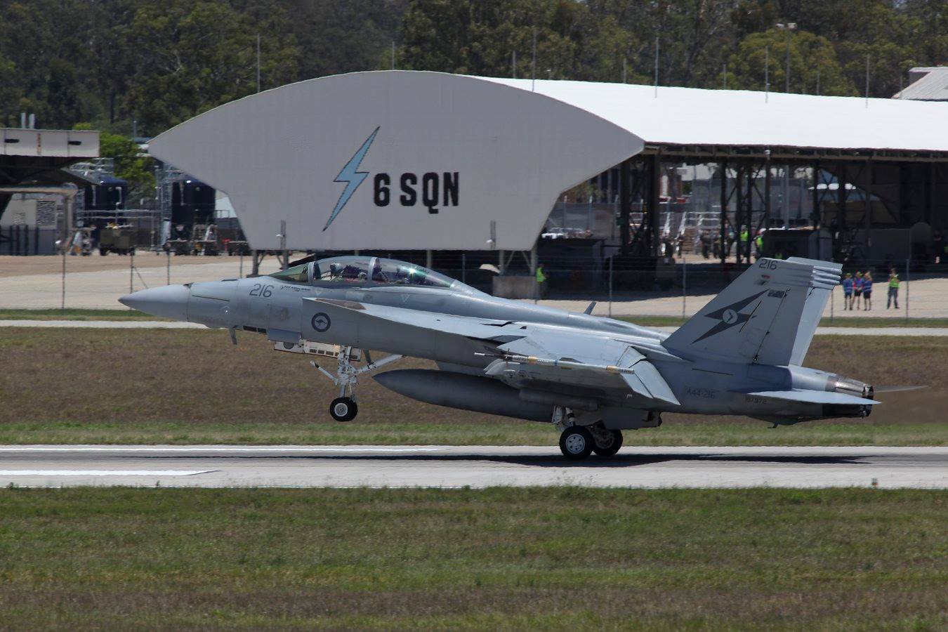 DEFENSE STUDIES: 6 Squadron Completes Final Super Hornet Flight