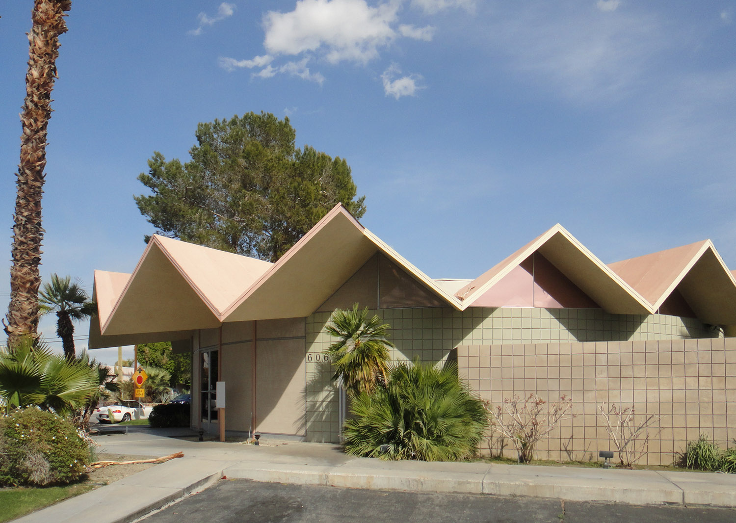 PALM SPRINGS ARCHITECTURE: Folded Plate Roofs