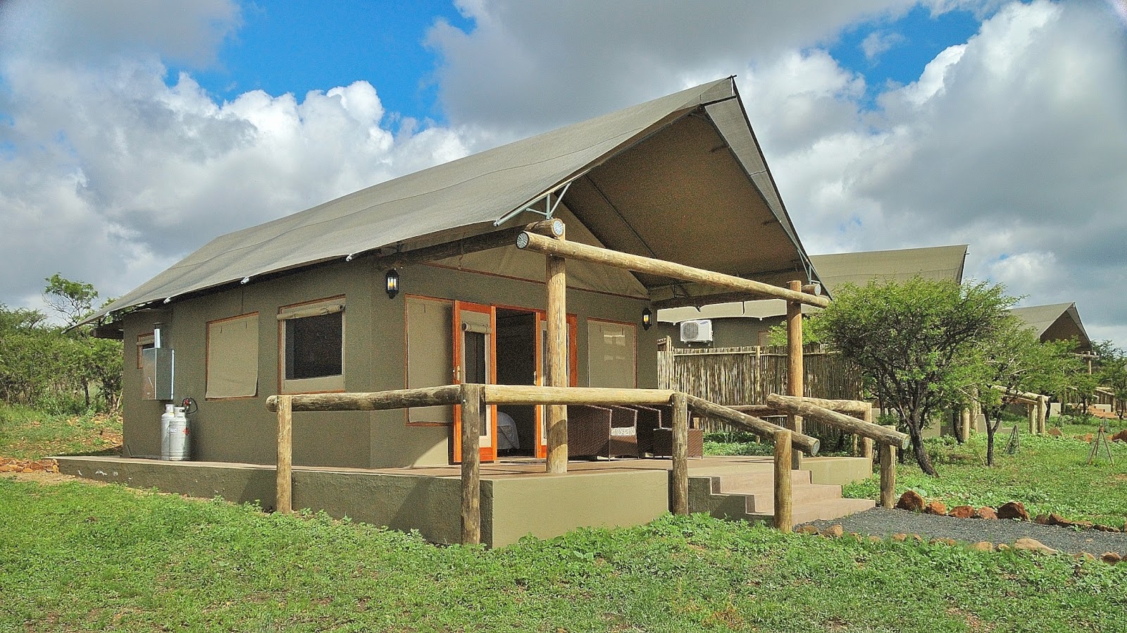 Far and Wild Safaris Blog: Springbok Lodge, Nambiti Game Reserve ...