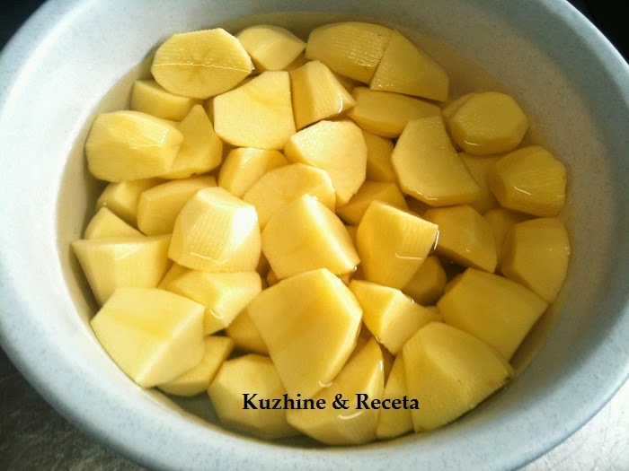 Kuzhine - Receta: Tave me pule dhe patate ne furre Kuzhine - Receta: Tave me pule dhe patate ne furre