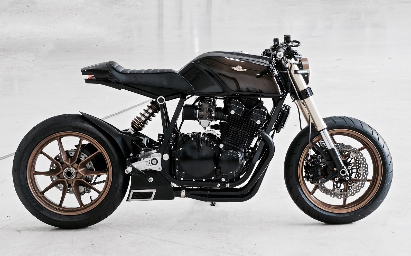 GS1150 Avio - Inazuma café racer