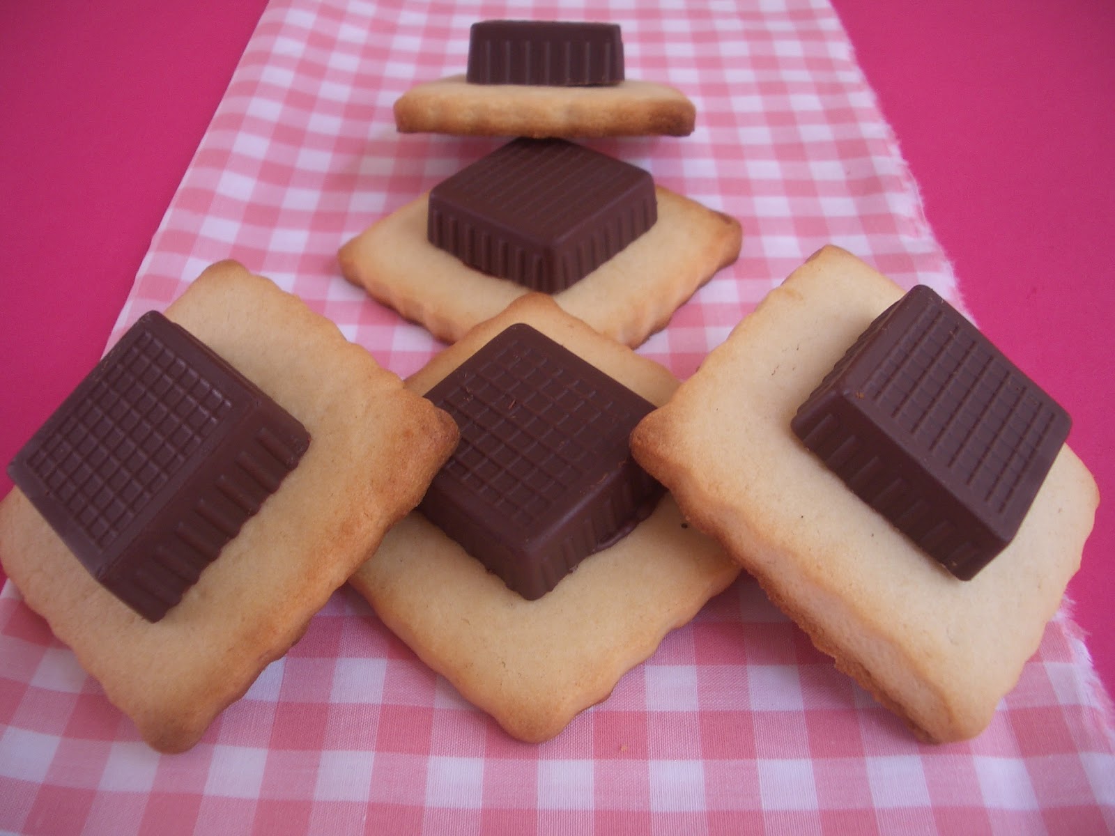 Hoy cocinamos .....: Galletas con bombón