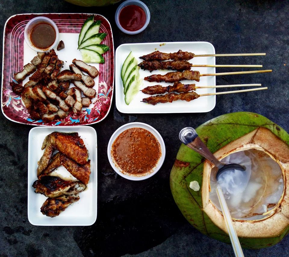 Food in Tanjung Lobang Beach Miri - Miri Food Sharing