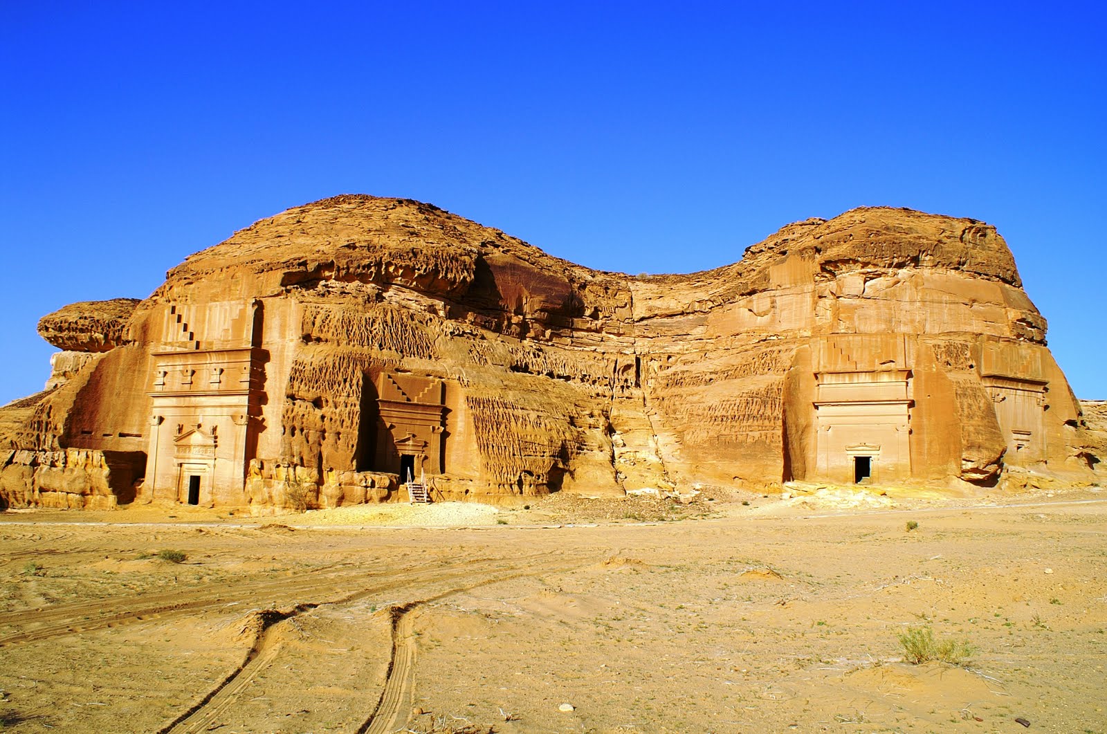 Central Tourism: Madain Saleh, The ancient city of saudi arabia (Trace ...