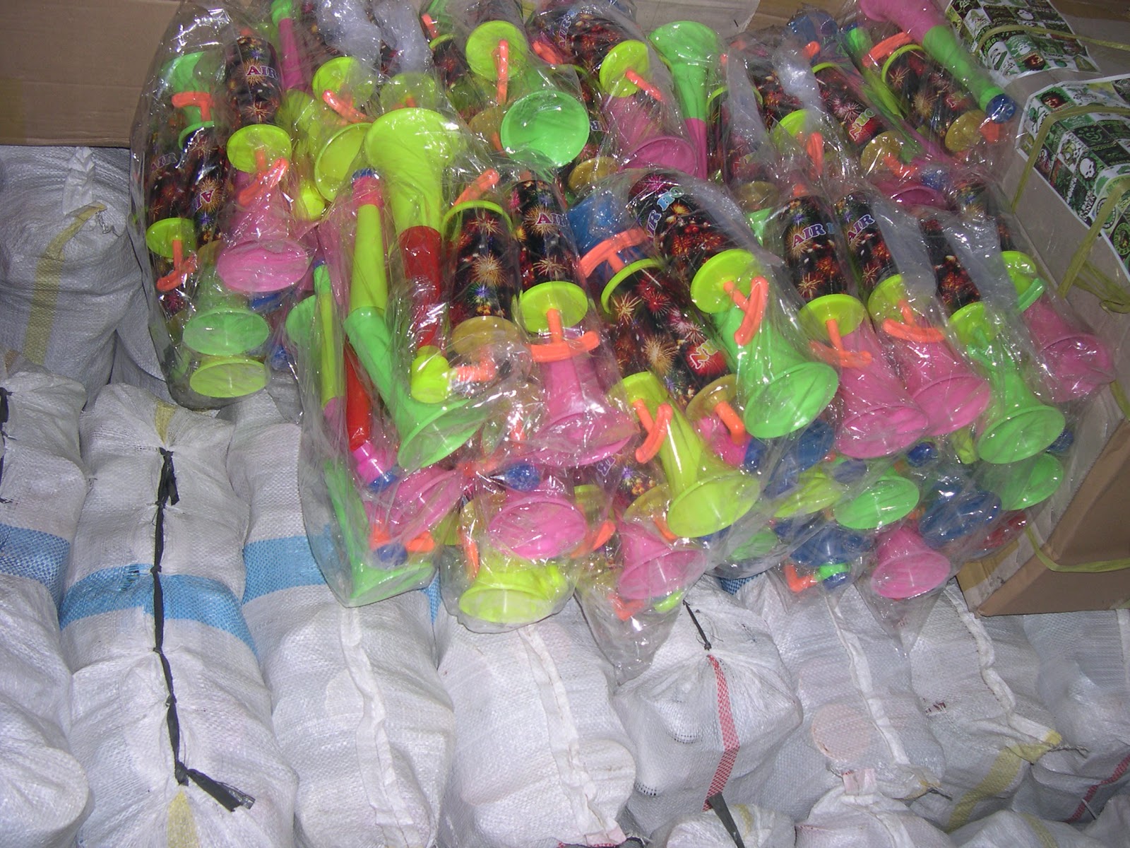 GROSIR TEROMPET TAHUN BARU MURAH | DIGITOYS