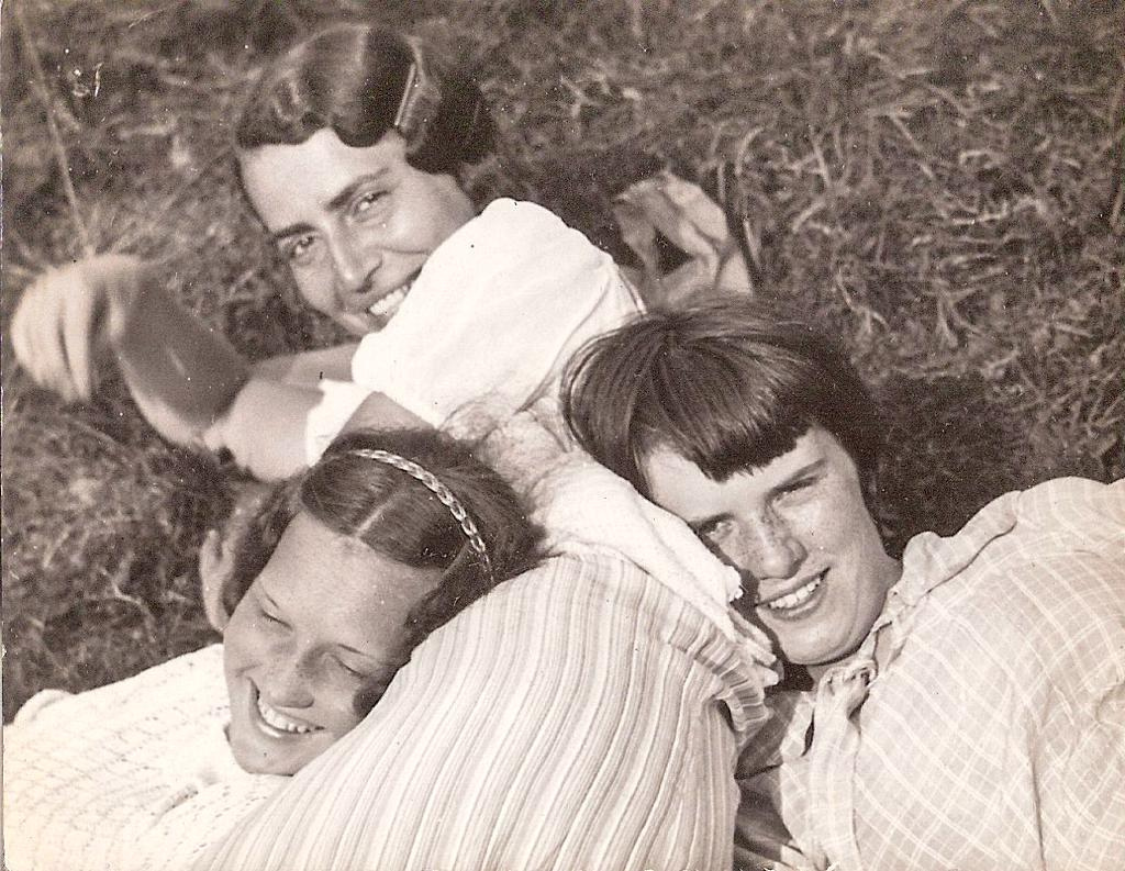 Lovely Vintage Photos Captured Family Life in Watford during the 1920s ...