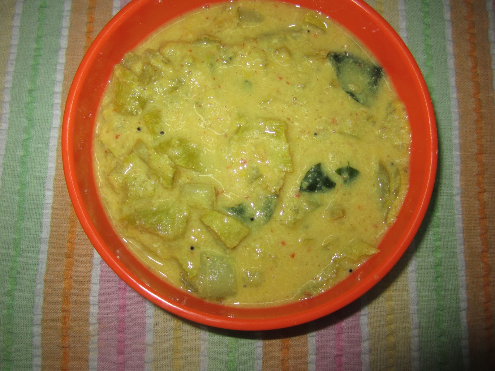 Lakshmi's Kitchen Corner: Podalanga Kootu ( snake gourd)