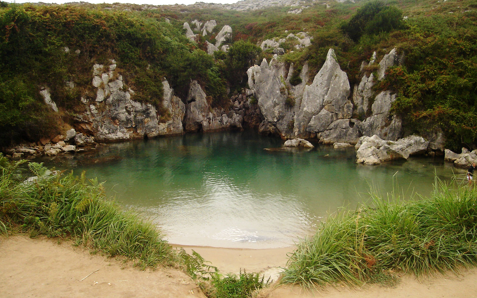 Praia de Gulpiyuri | Menor Praia do Mundo