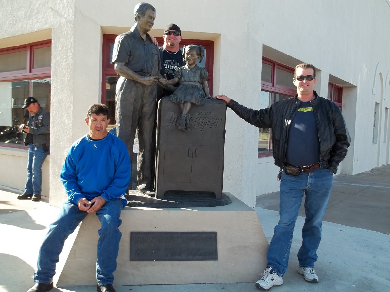 USHELLIT PEA SHELLERS AND PECAN NUT CRACKERS