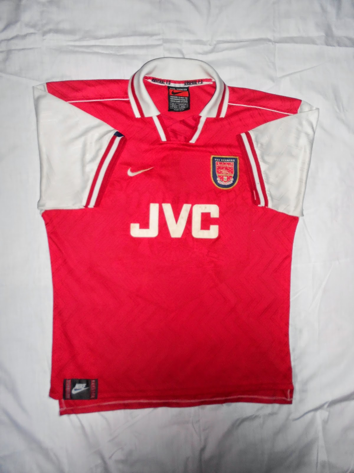 BALQIS BUNDLE: Arsenal Home Kit 1996-1998 JVC