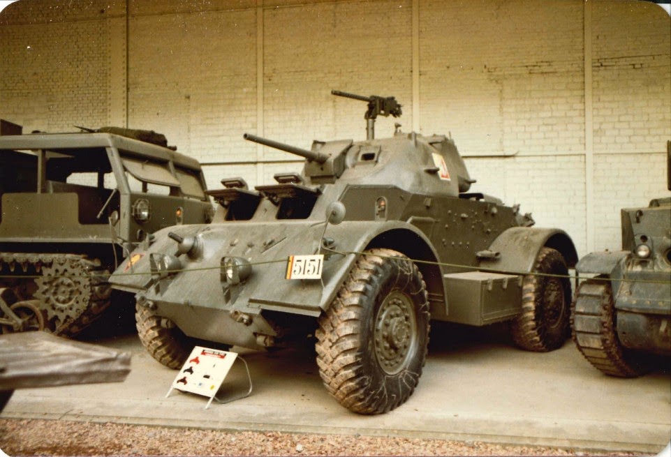 Cour Carrée: Le véhicule blindé T17E1 Staghound