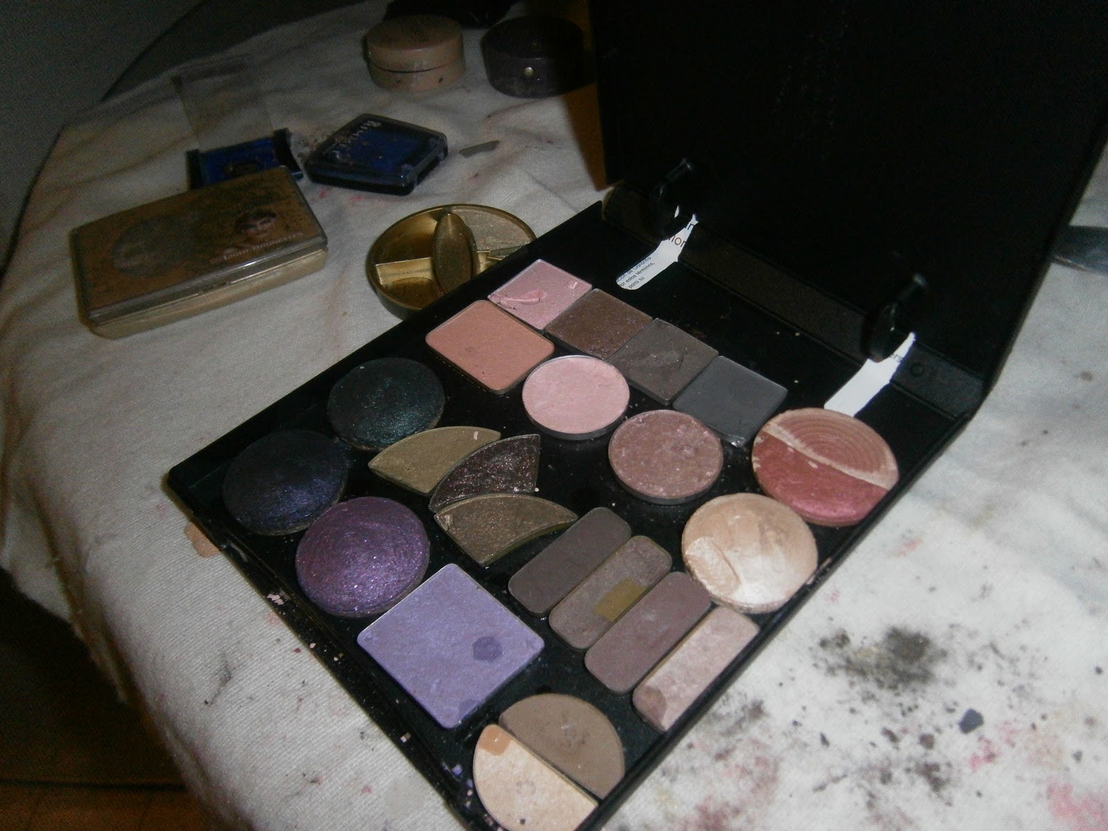 beautiful me plus you: How to Make Your Own Eye Shadow Palette