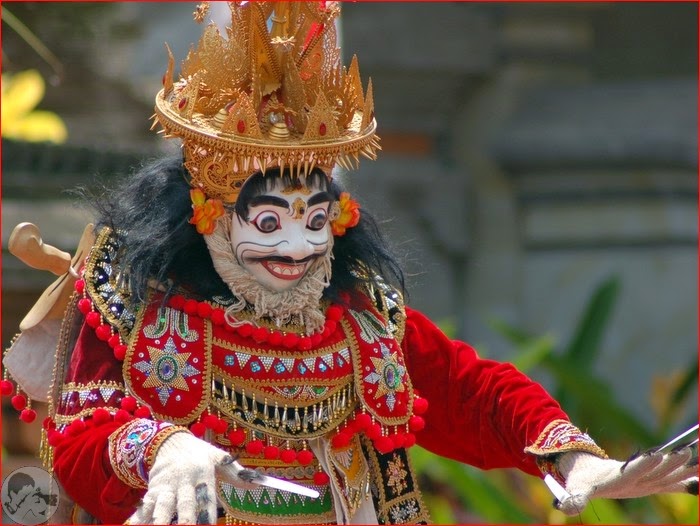 SUNDARI BALI TOUR: TARI TOPENG BALI