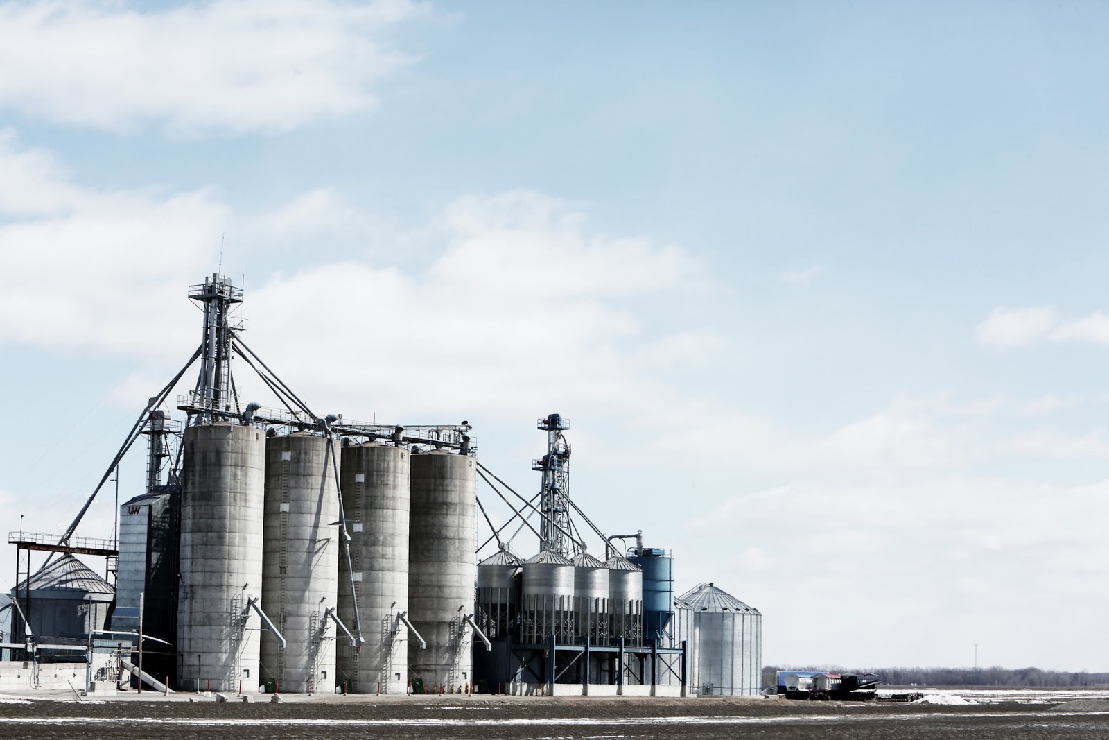 How did Innovation of Grain Vacuums Ease the Grain Storage Process?