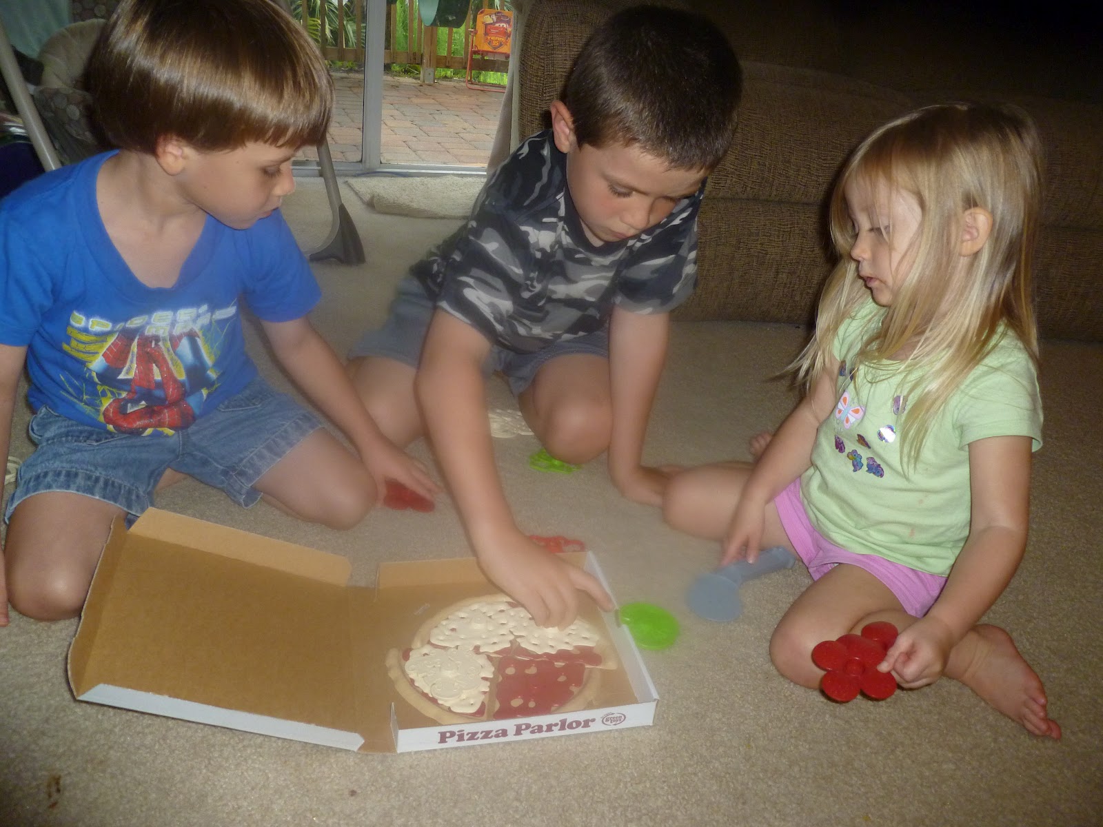 GREEN TOYS PIZZA PARLOR REVIEW + GIVEAWAY - Mama to 6 Blessings