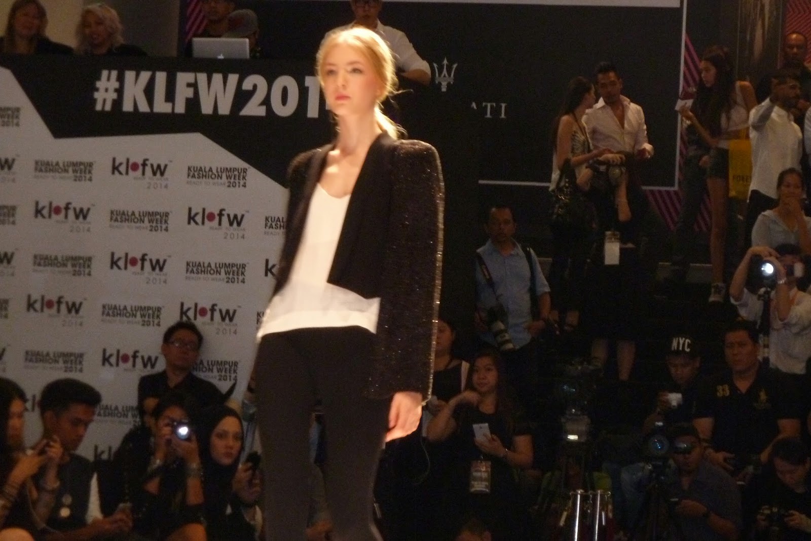 Kee Hua Chee Live!: KL FASHION WEEK BY ANDREWS MODELS----INNAI RED