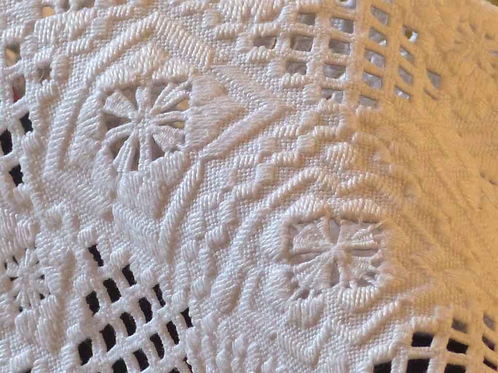 Fils et Aiguilles... une Passion: UN HARDANGER CLASSIQUE