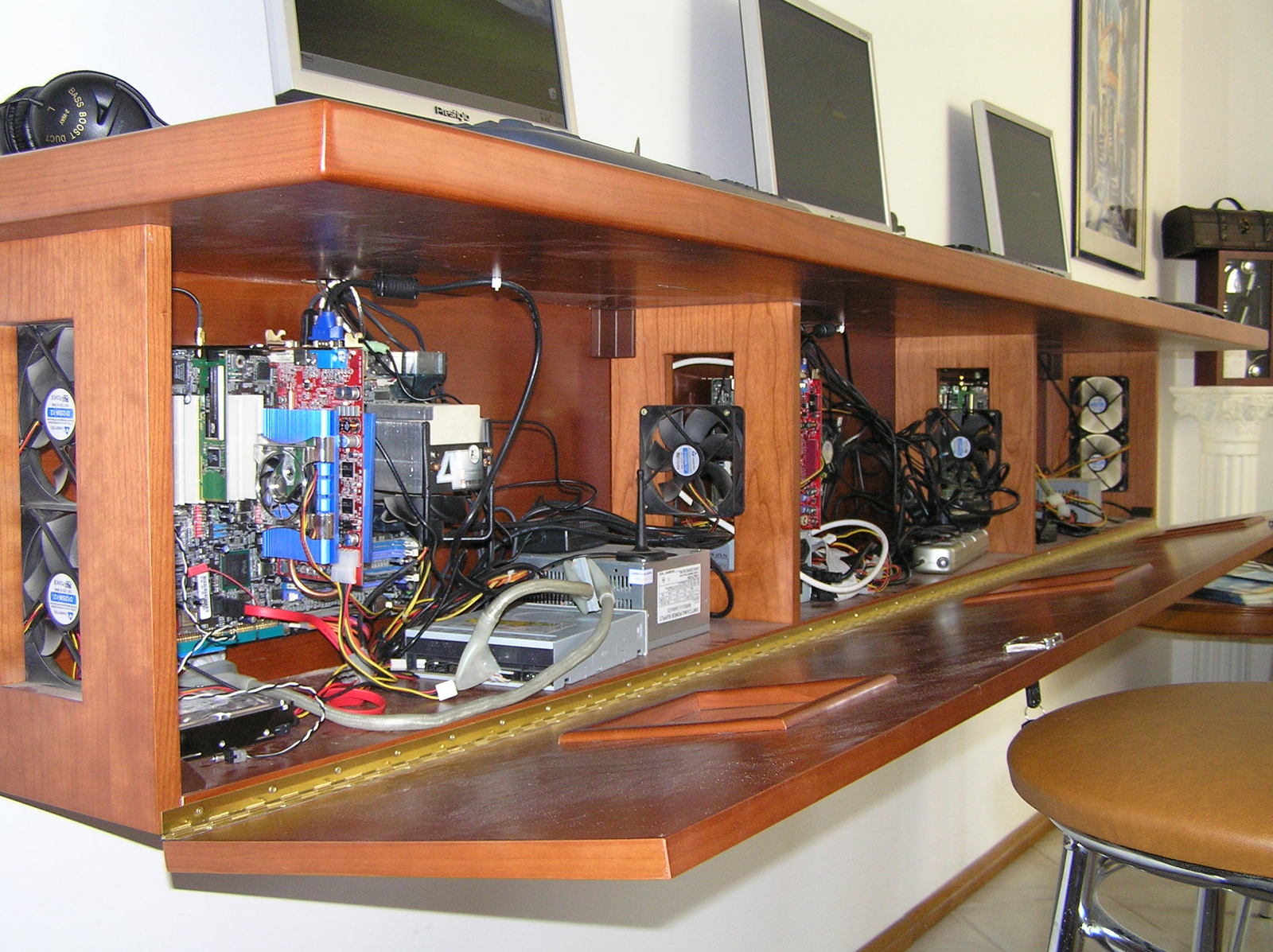 PC生活: パソコン製作＞desk型パソコンケースの写真を集めてみた