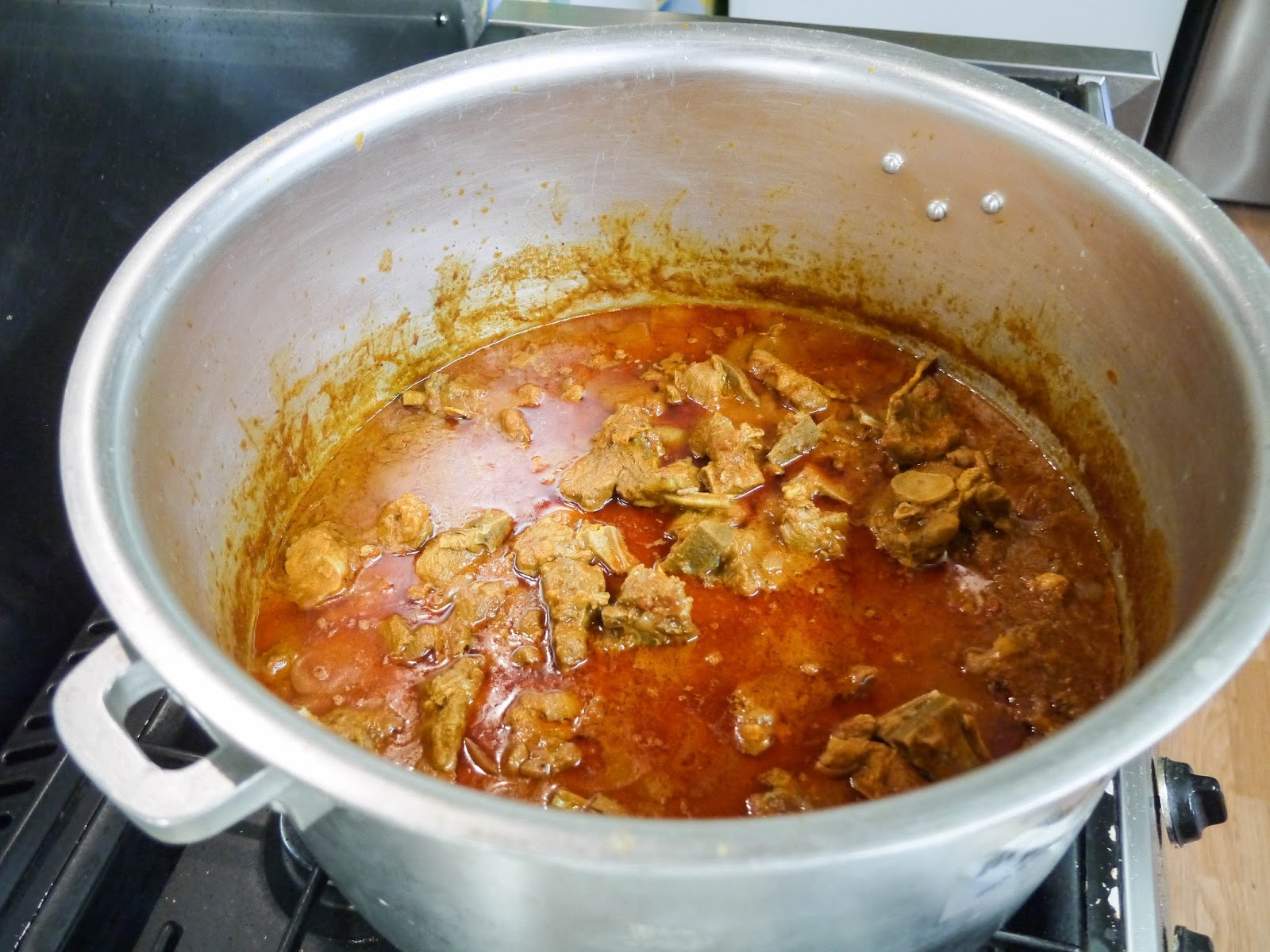 This Muslim Girl Bakes: Spicy Lamb Curry for 25.