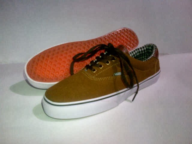 Gaya Asyik Sepatu Vans - Anemone Star