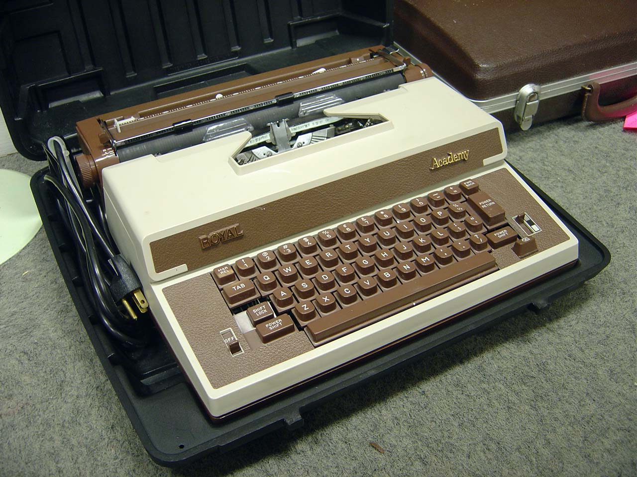 The latest typewriter safari/ /THE TYPEWRITER REVOLUTION
