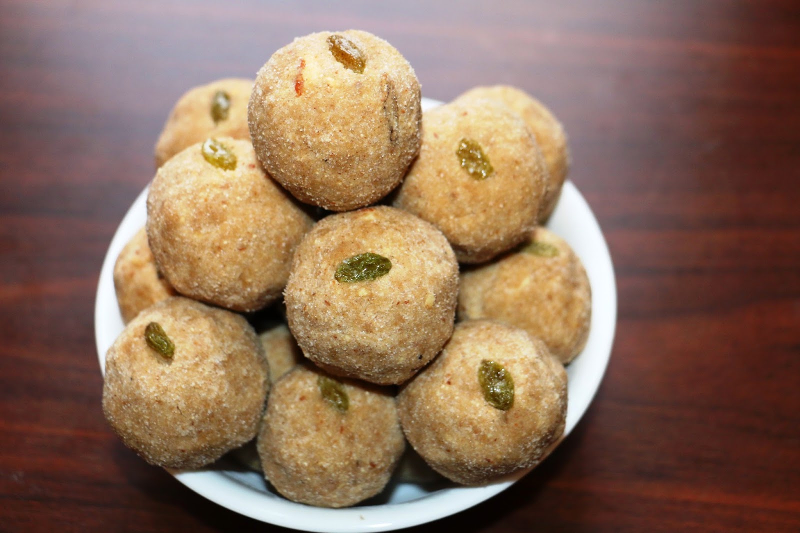 yummy delight for u: Aata Laddu/Wheat flour Laddu, How to make Aata Laddu
