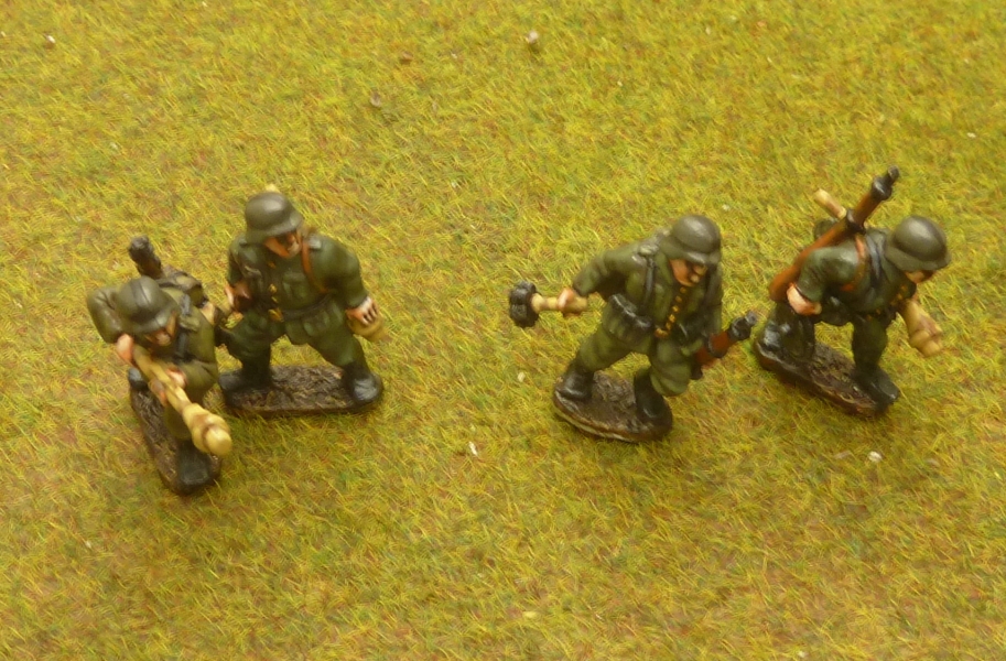 Lace 'n Big Hats: 28mm WW2 Germans (Crusader miniatures)