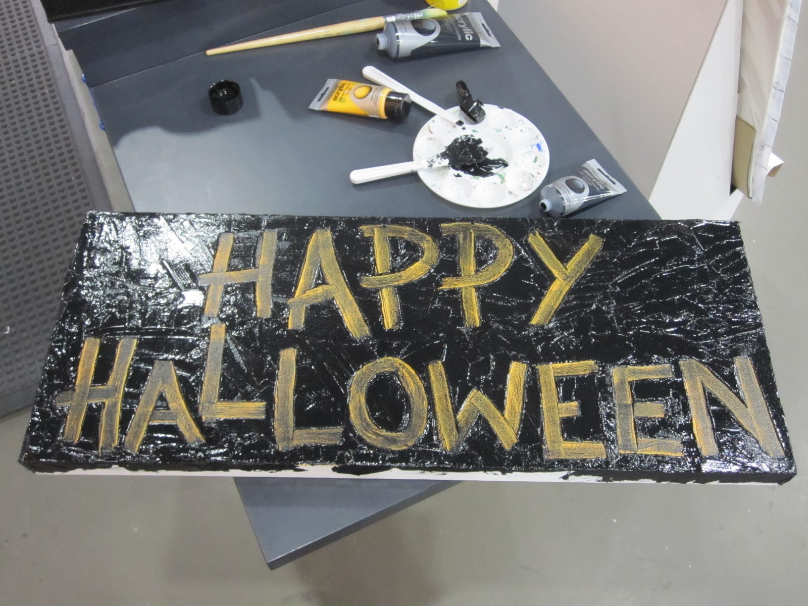 How to: Halloween canvas sign - Crafted