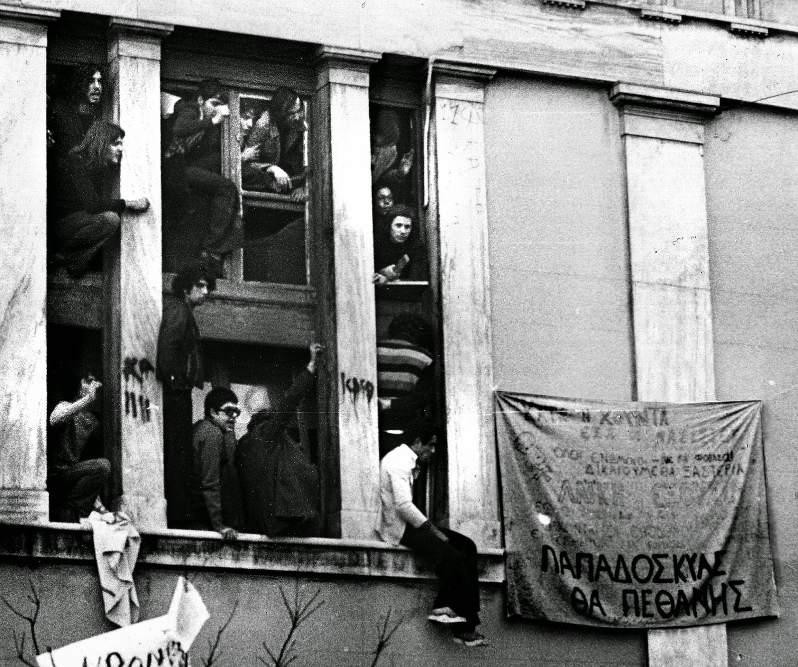 ΙΣΤΟΡΙΑ ΤΗΣ ΕΛΛΗΝΙΚΗΣ ΝΕΟΛΑΙΑΣ: ΠΟΛΥΤΕΧΝΕΙΟ 1973- Πρόσωπα και Συνθήματα