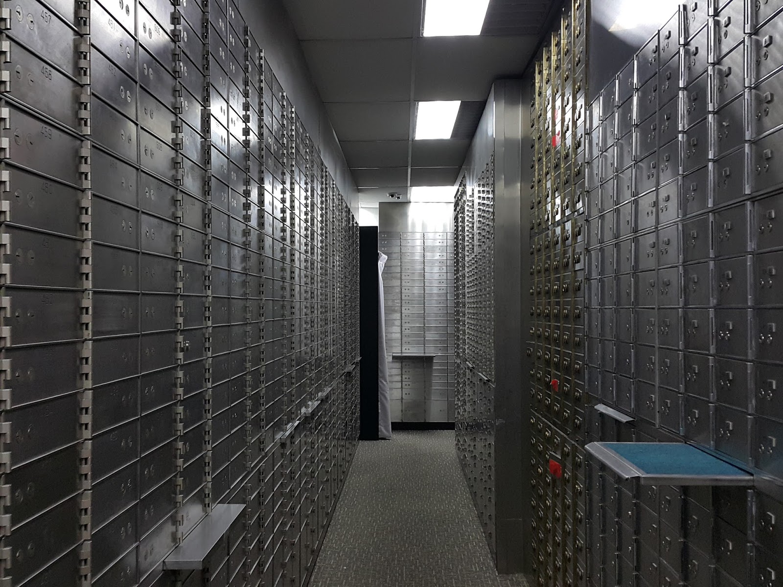 goldenyears.blogspot.com: Faults in bank vaults