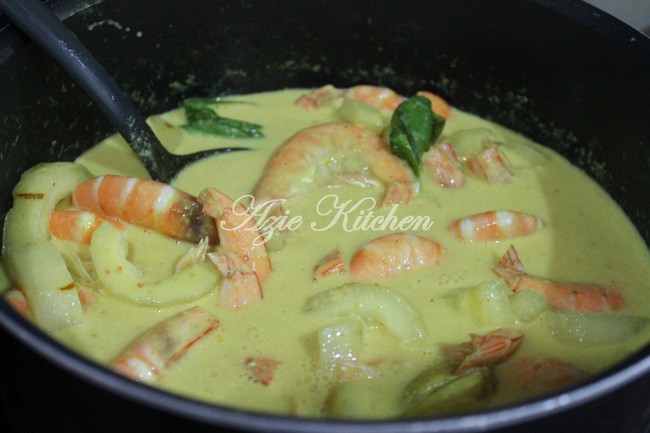 Masak Lemak Udang Dengan Timun Tua Yang Sedap - Azie Kitchen
