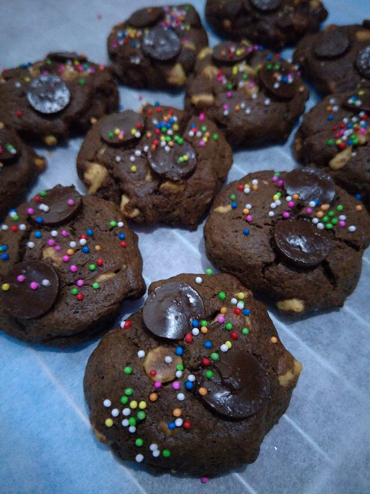 Mia Bakes: Salted Caramel Chip Wholemeal Chocolate Cookies ~ MollyMia