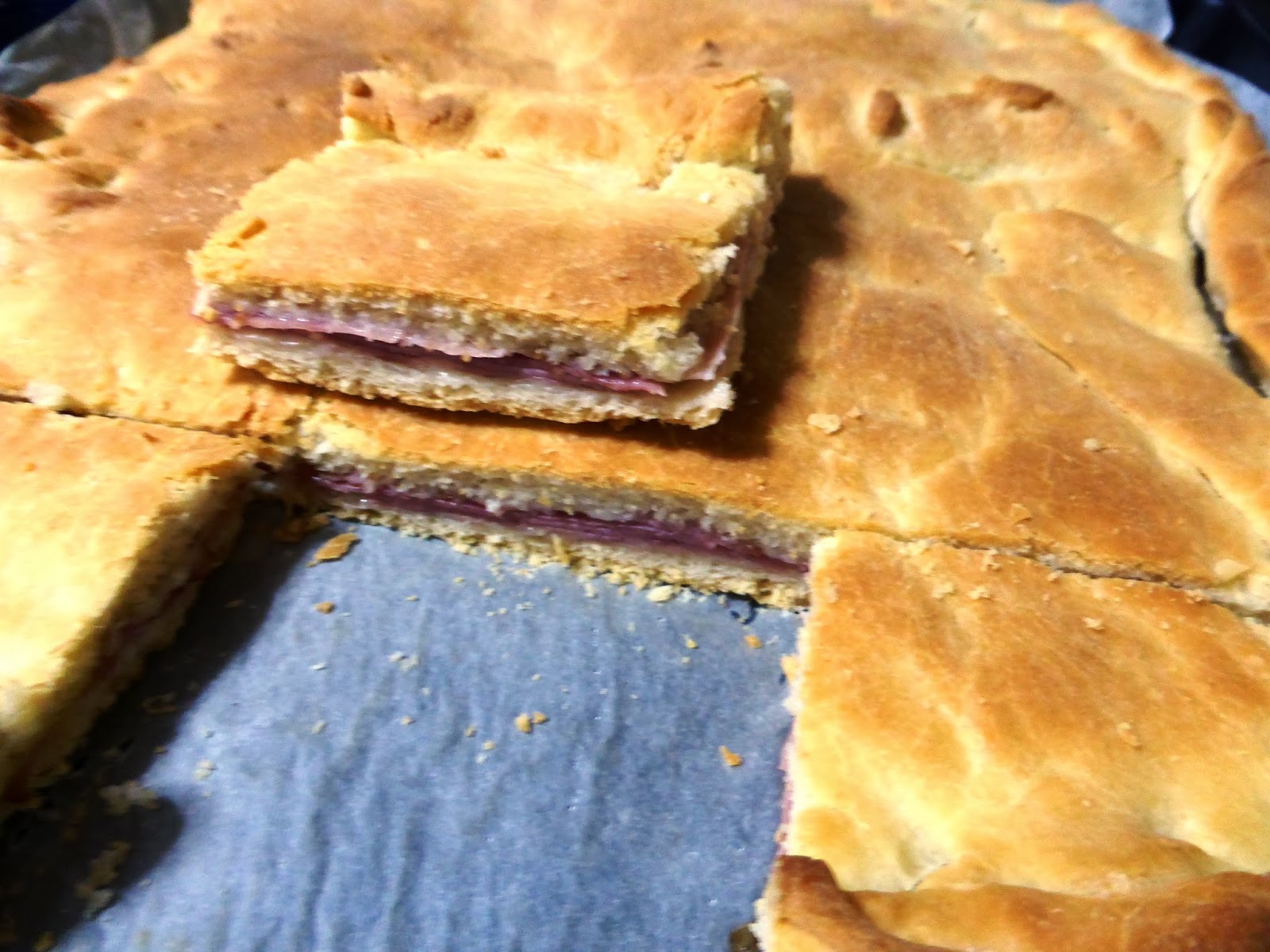 Delicias & Tal: Bola de Lamego (com recheio de bacon e fiambre)