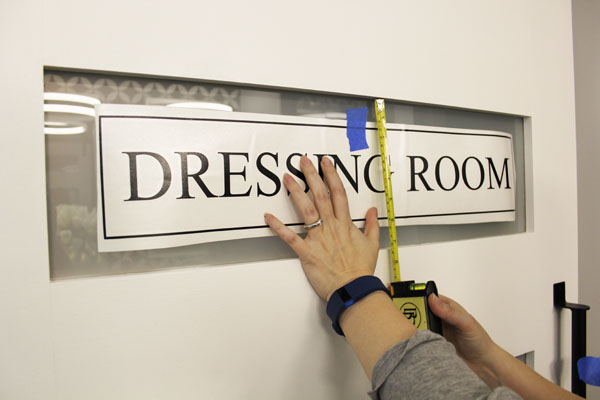 {diy with style} How to Create a Custom Door Label with Cricut | Blue i ...