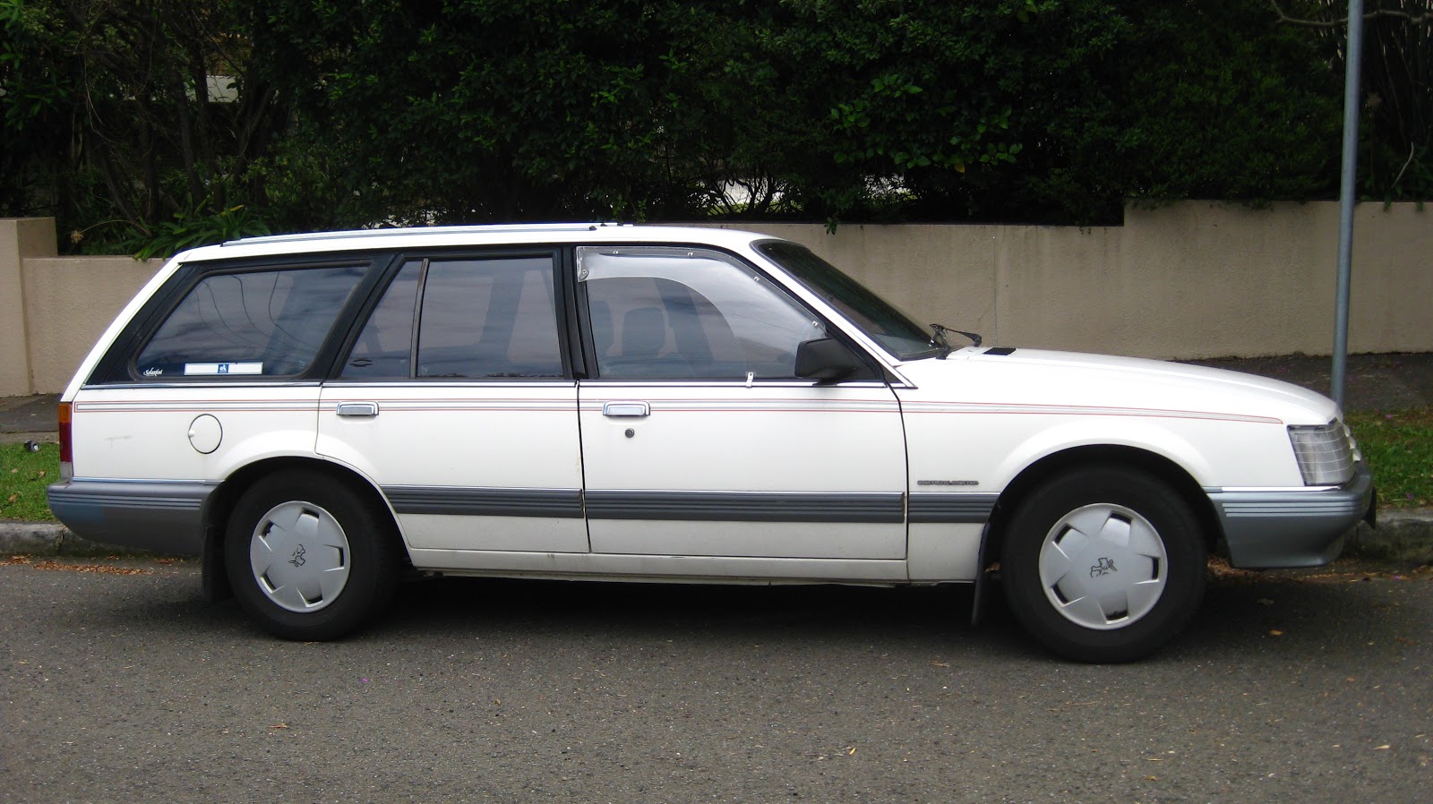 Aussie Old Parked Cars: 1985 Holden VK Commodore Berlina Wagon