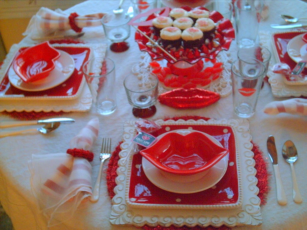 Candlelight Supper: Hot Lips Valentine's Tablescape