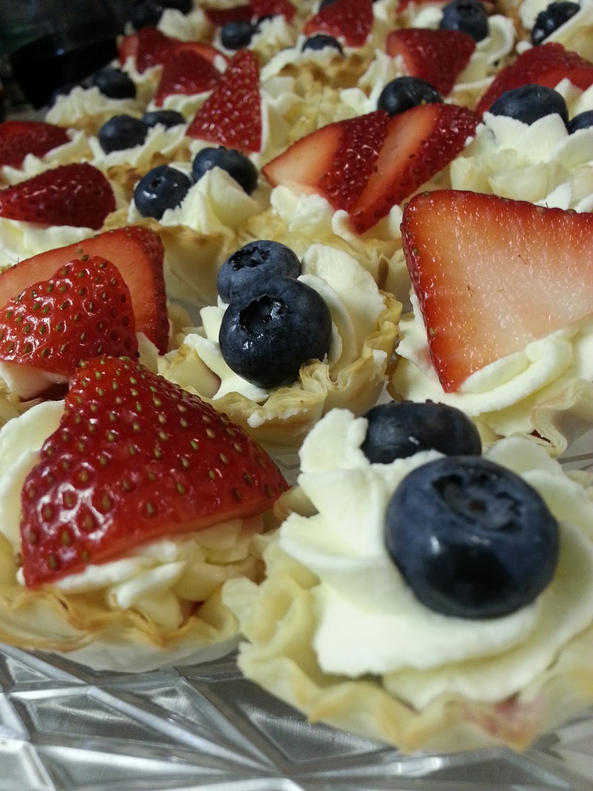 Lisa's Recipes: Mini Fruit Tarts with Mascarpone Cheese Filling