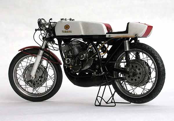 Racing Scale Models: Yamaha RD56 250 by Kim's House Garage (Protar)