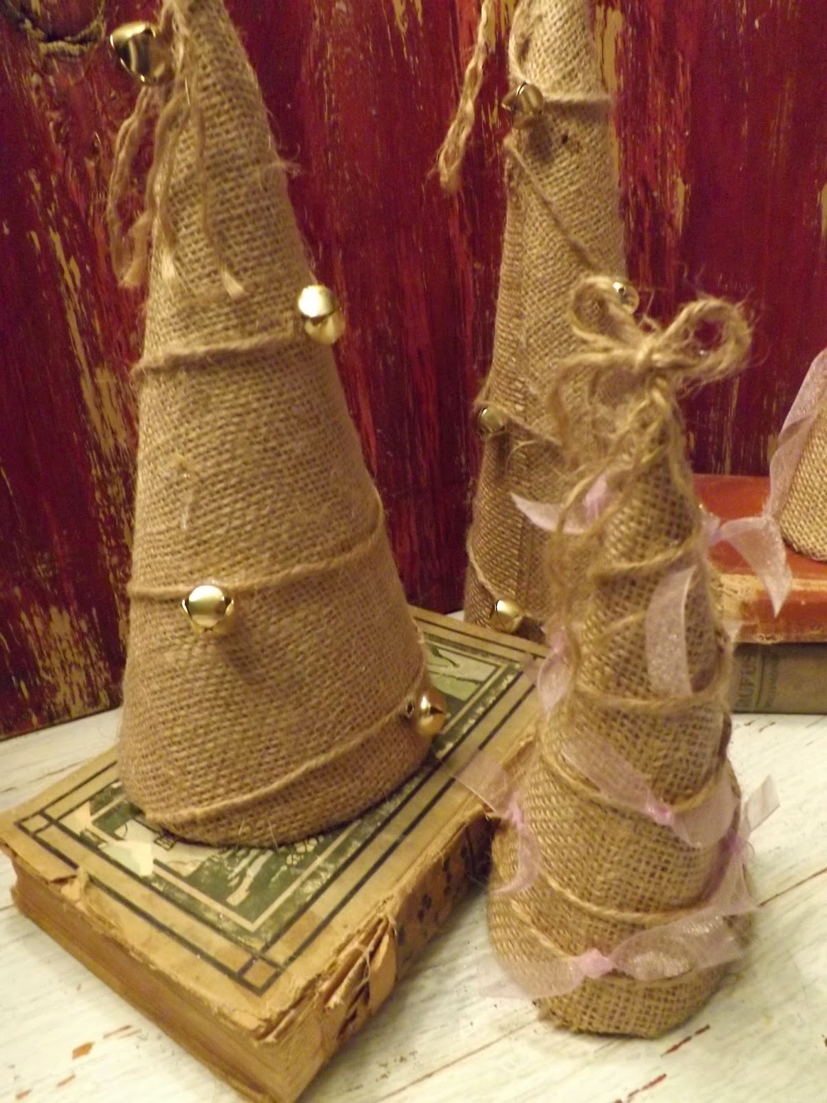 SWEET TEA N' SALTY AIR: THE CUTEST LITTLE BURLAP CHRISTMAS TREES EASY ...